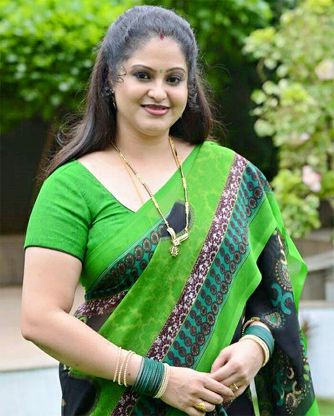 Beautiful And Glamorous Actress Raasi Unseen Photos Trending On Social Media - Sakshi